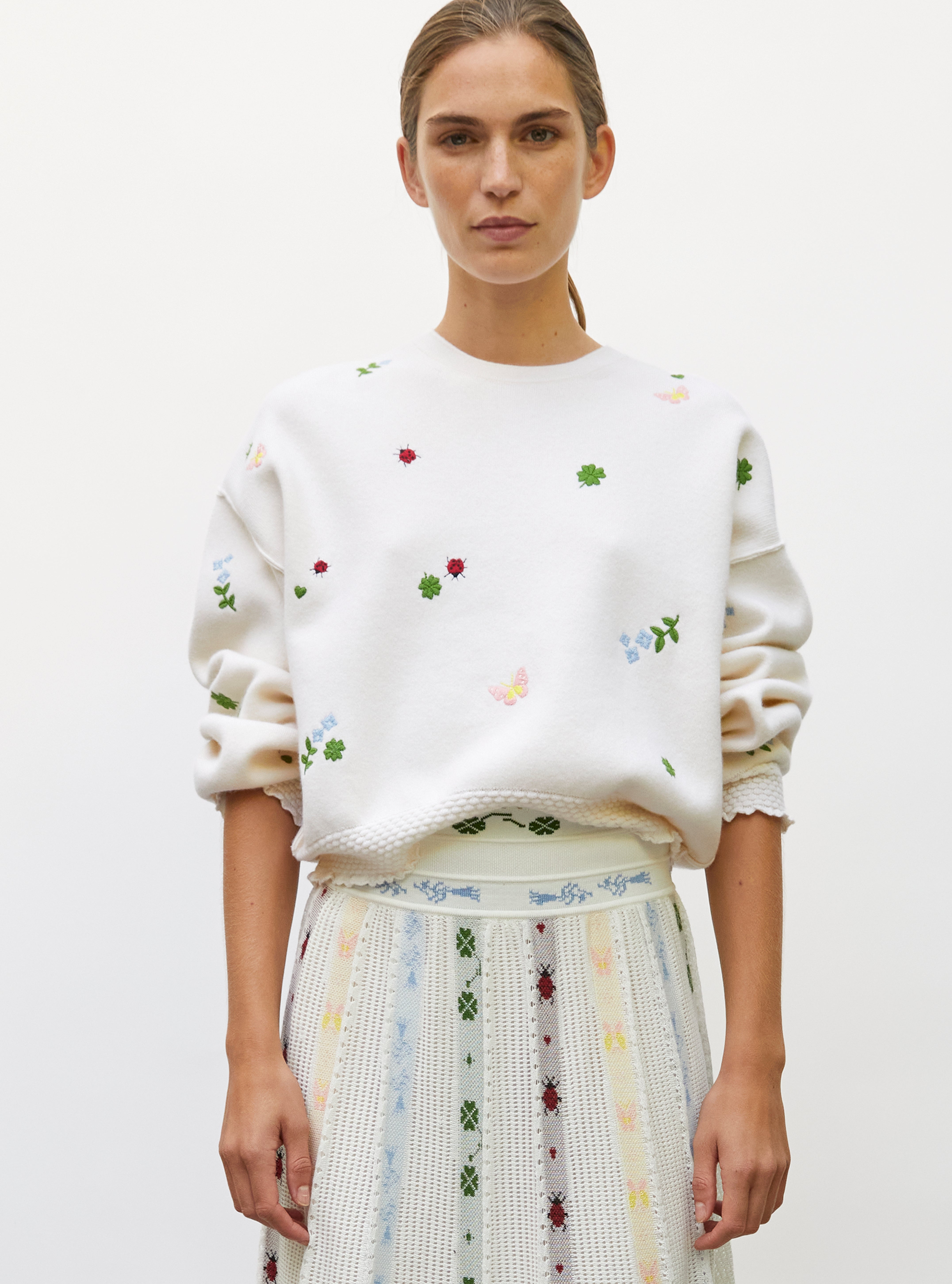 Embroidered sweatshirt milk-multi | Molli