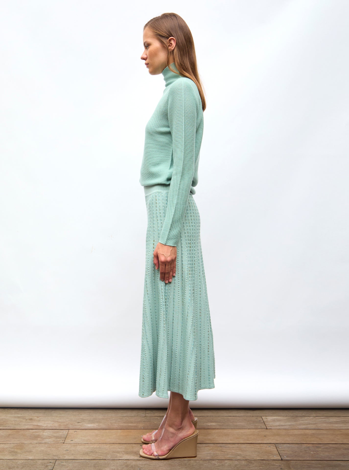 fine top with high collar lichen | Molli